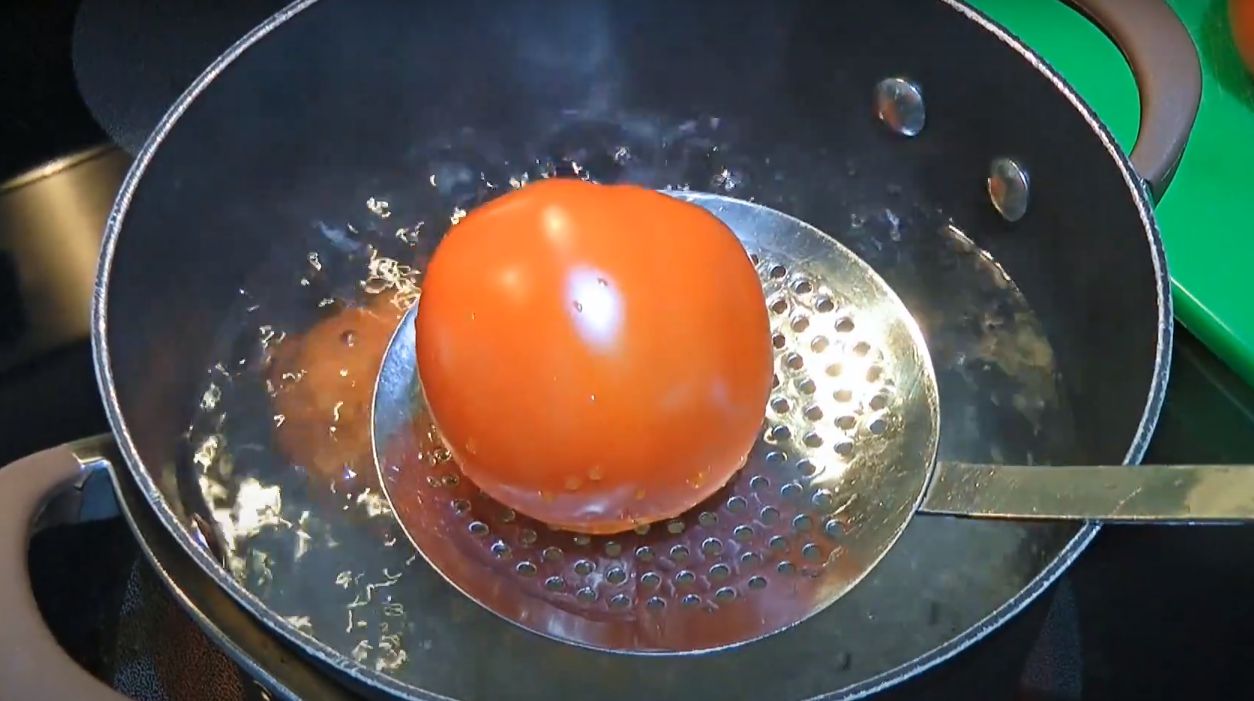 How to Blanch Tomatoes – Ultimate Guide - Home & Garden Information ...